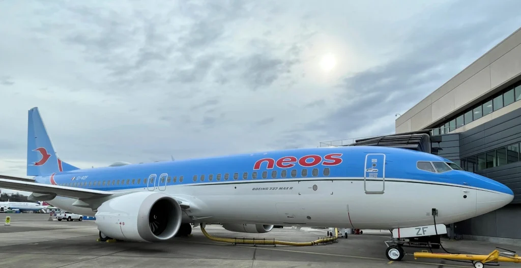 Aviation Capital Group Announces Delivery of One Boeing 737-8 MAX to Neos